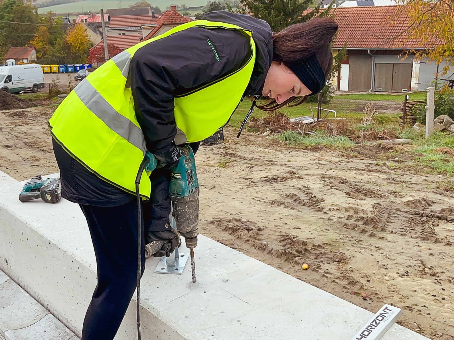 Stavba plotu v zimě