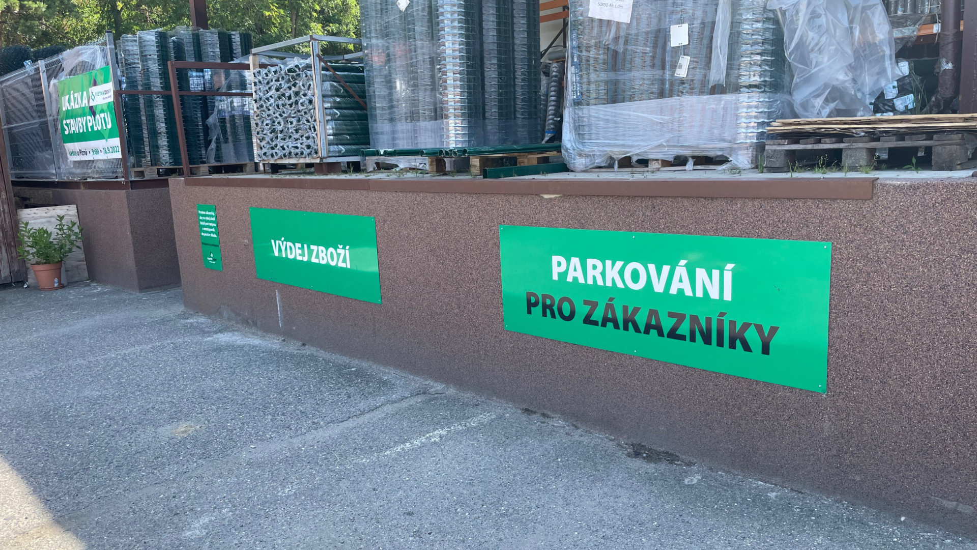 Kariéra: Skladník/řidič Ledce